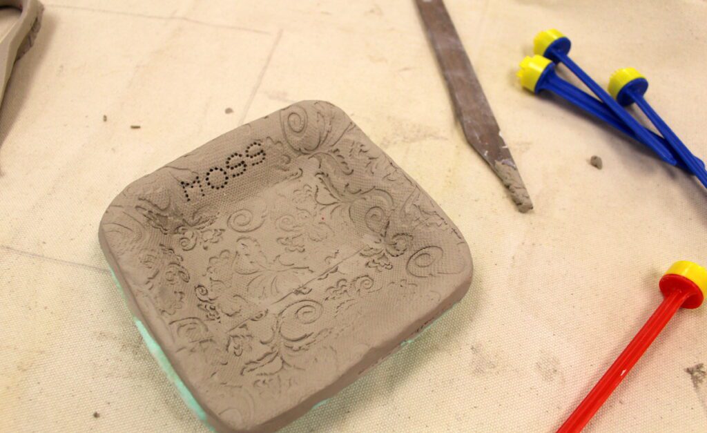 A One-Day Clay Project Easy Enough to Do From a Cart - The Art of Education